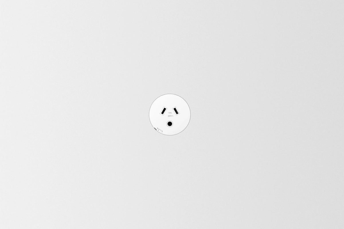 ZETR 48 Round Single Outlet White | Auto Switched — Powerpoints and ...